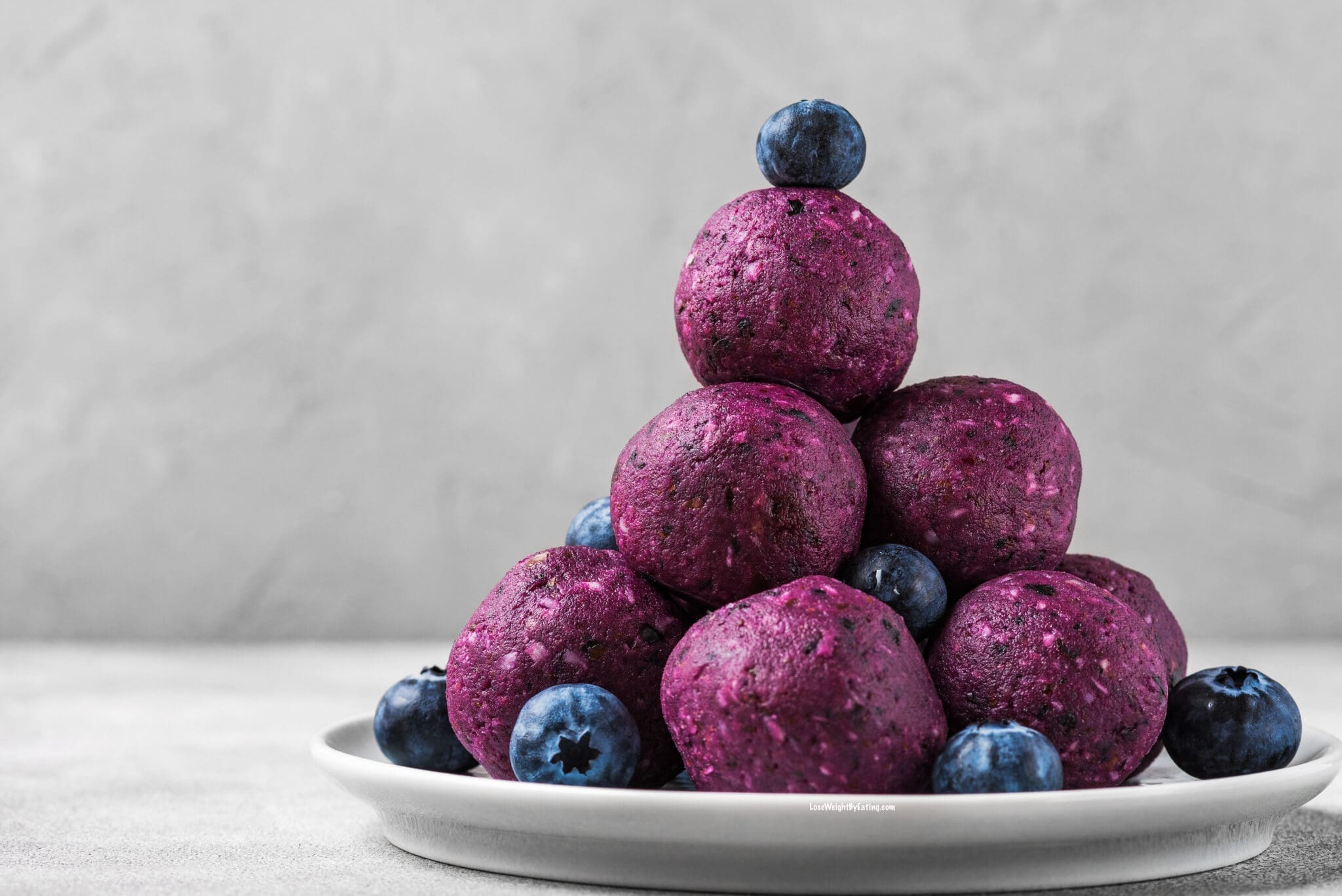 Low Calorie Blueberry Protein Balls - Lose Weight By Eating